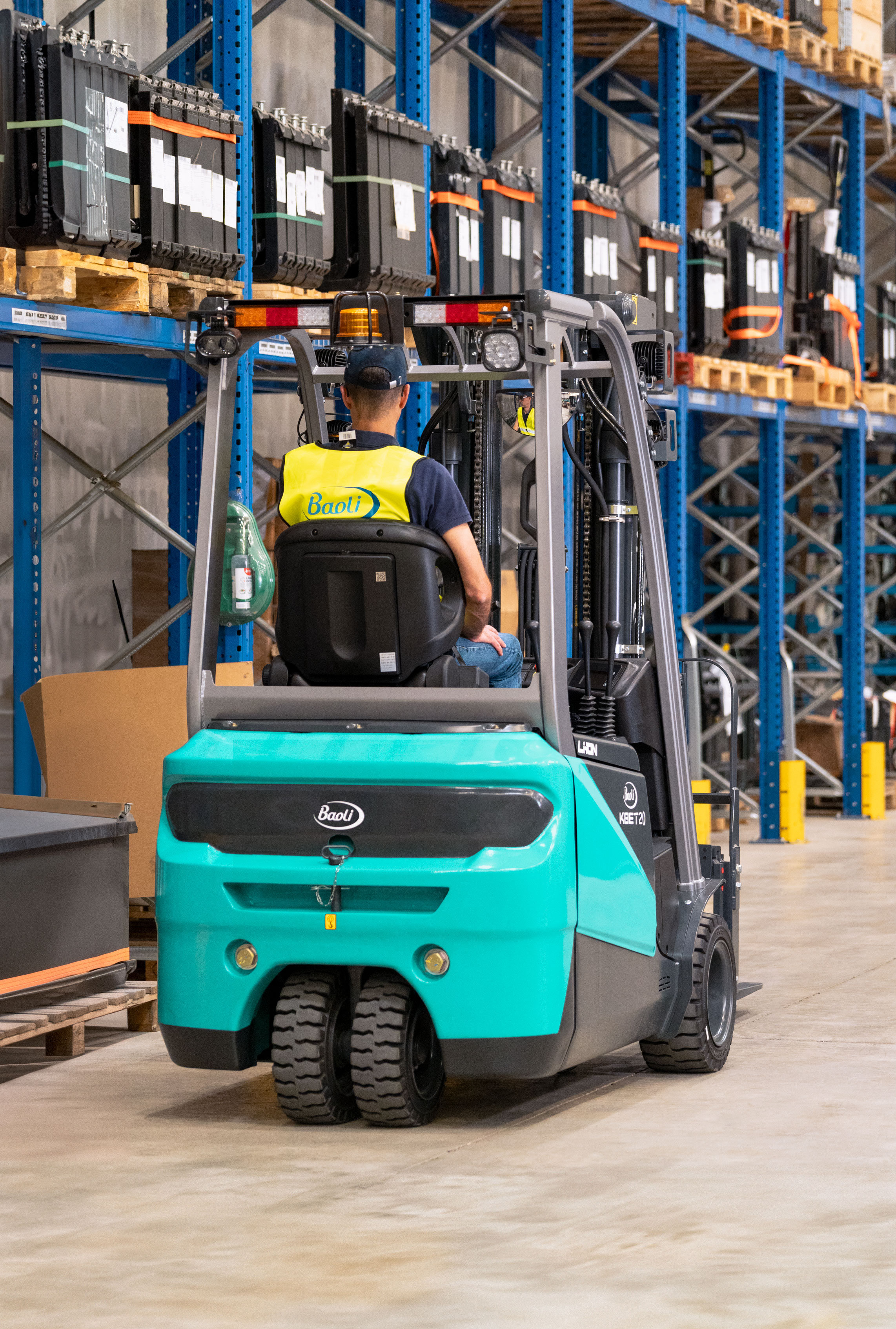 Baoli stellt die elektrische Gabelstaplerserie KBET 15-20Li mit verbesserter Manövrierfähigkeit ...